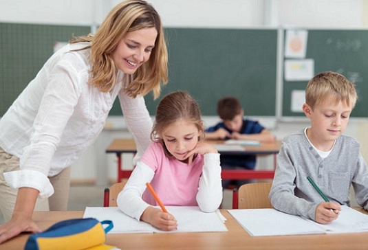 trabajar como profesor de primaria, empleo de profesor de infantil
